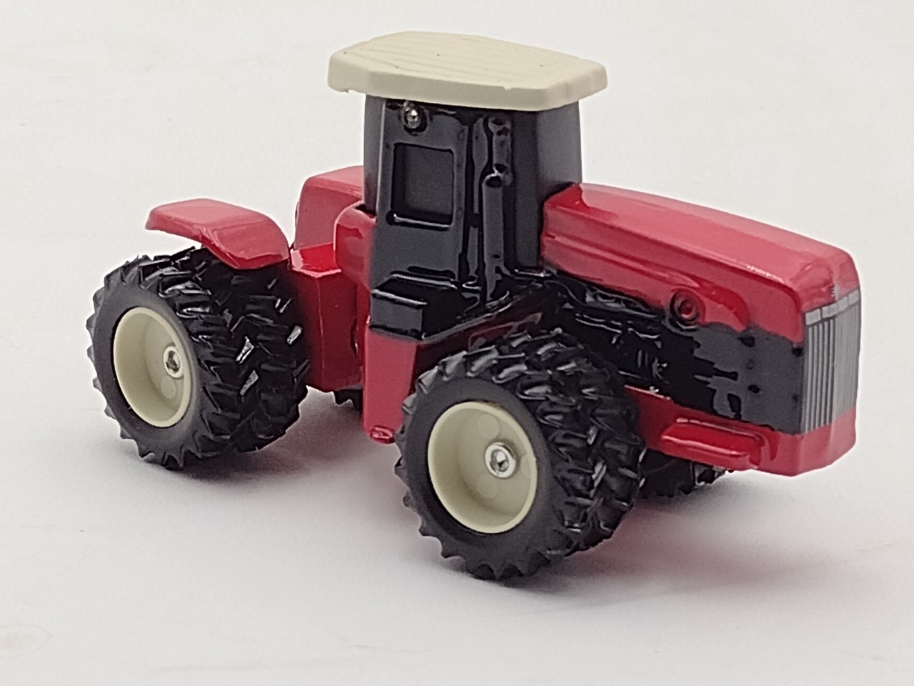 1/64 Buhler Versatile 2425 Tractor with 4 WD - Duals - Madsen's Farm Toys