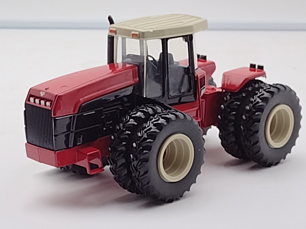 1/32 Buhler Versatile Tractor with 4 WD and Duals - First Edition ...