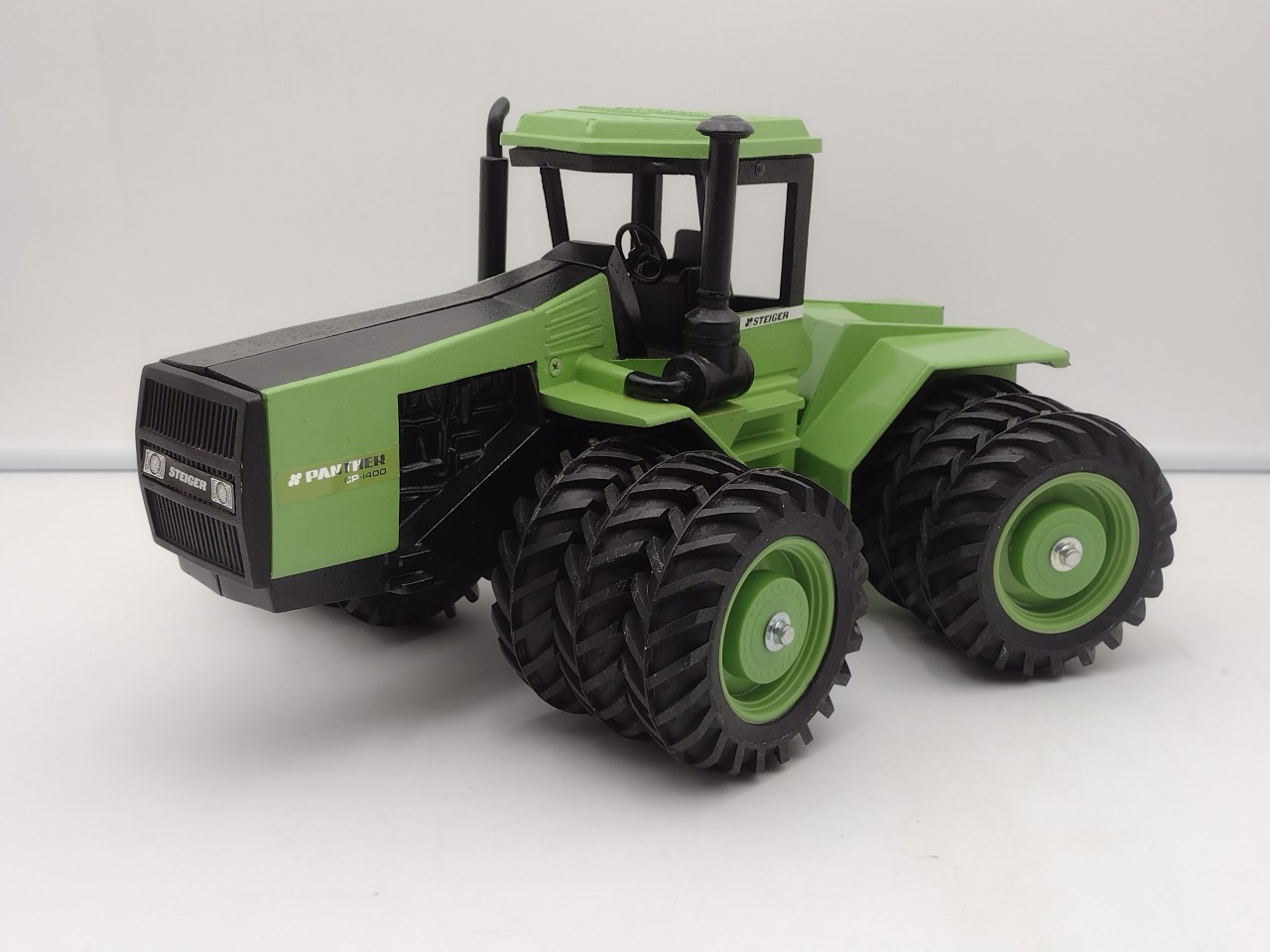 1/16 Steiger Panther CP-1400 Tractor - Madsen's Farm Toys